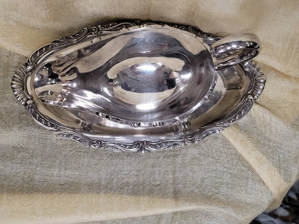 Southern Colonial Silver Plate Gravy Boat With Underplate by Fine Arts ...