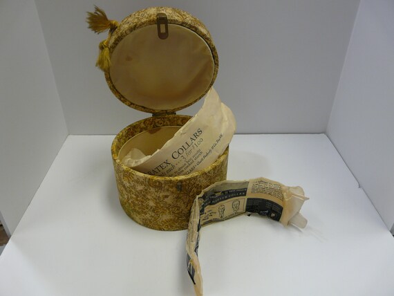 Antique Victorian Collar Box With A Package of Van He… - Gem
