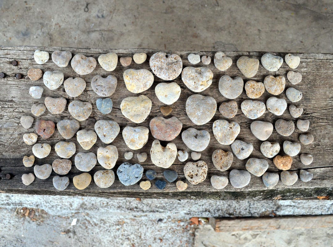 85pcs Natural Heart Shaped Beach Pebbles: Rustic Wedding Decor, Craft ...