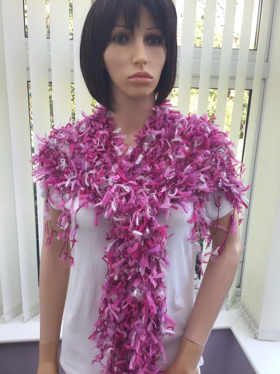 Flamboyant Pink & White Wrap, Fun to Any Occasion, Multicolour Pinks ...