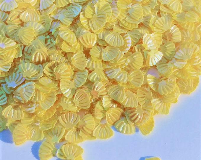 BANANA BOAT Sea Shell Glitter Shapes / Iridescent Yellow / Sculpted 3D ...