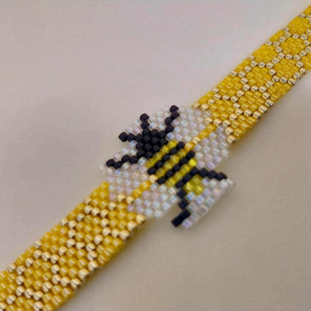 Honeycomb With Bee Bracelet Pattern. Peyote Stitch and Brick Stitch. 2 ...