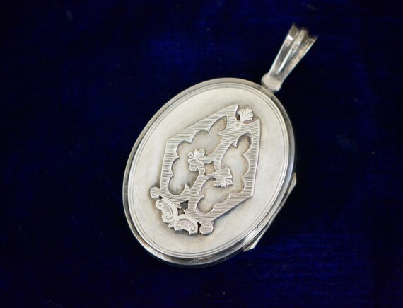 Victorian Sterling Silver Heraldic Oval Locket - Gem