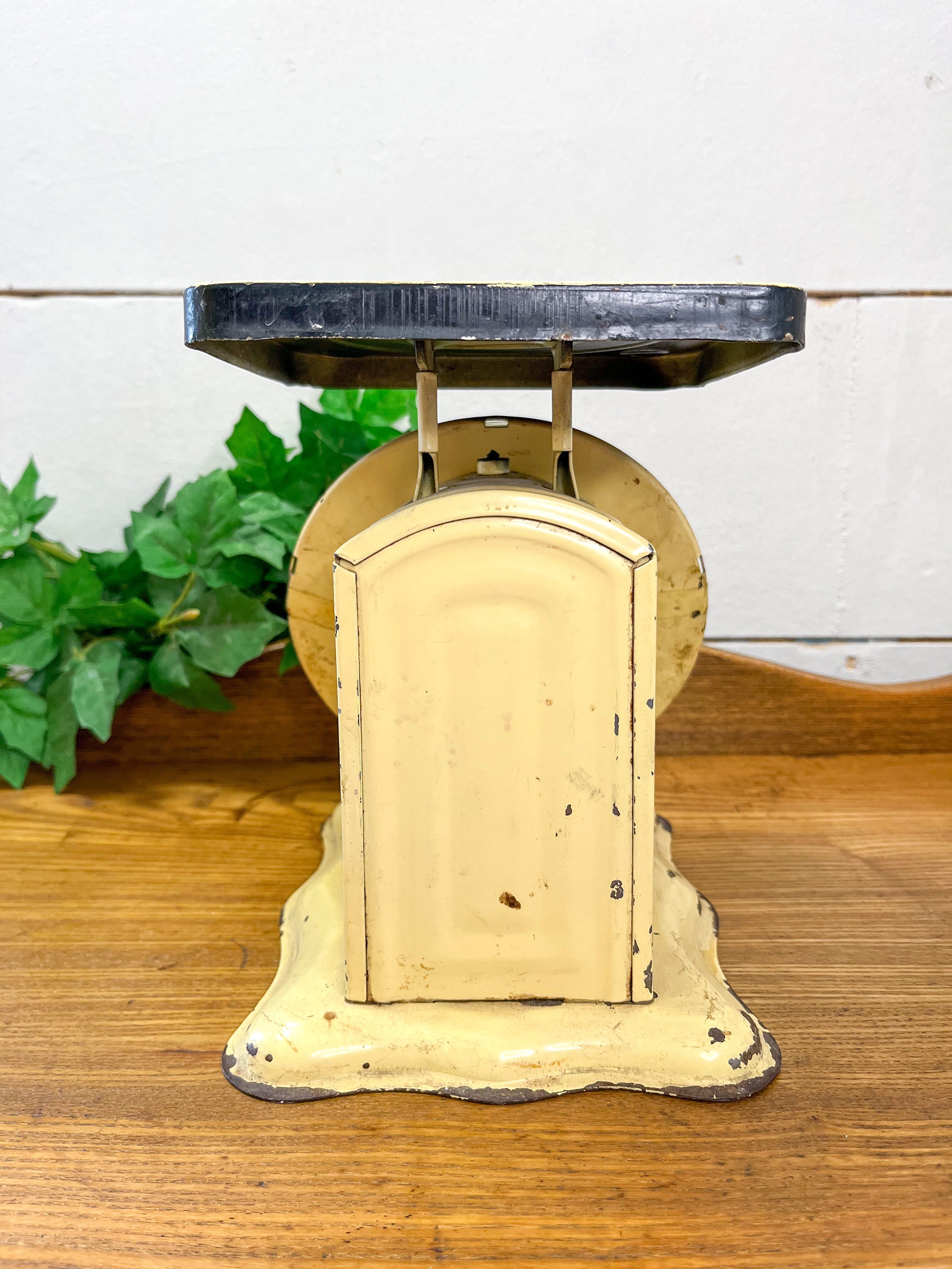 Vintage 1920s American Family Scale // Antique Scale // Vignette ...