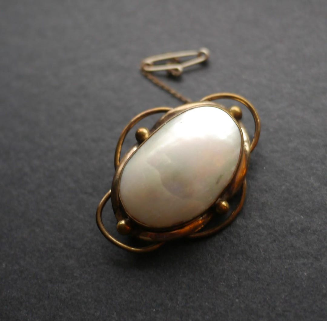 Mother of Pearl Victorian Oval Brooch With Pinchbeck Metal Frame ...