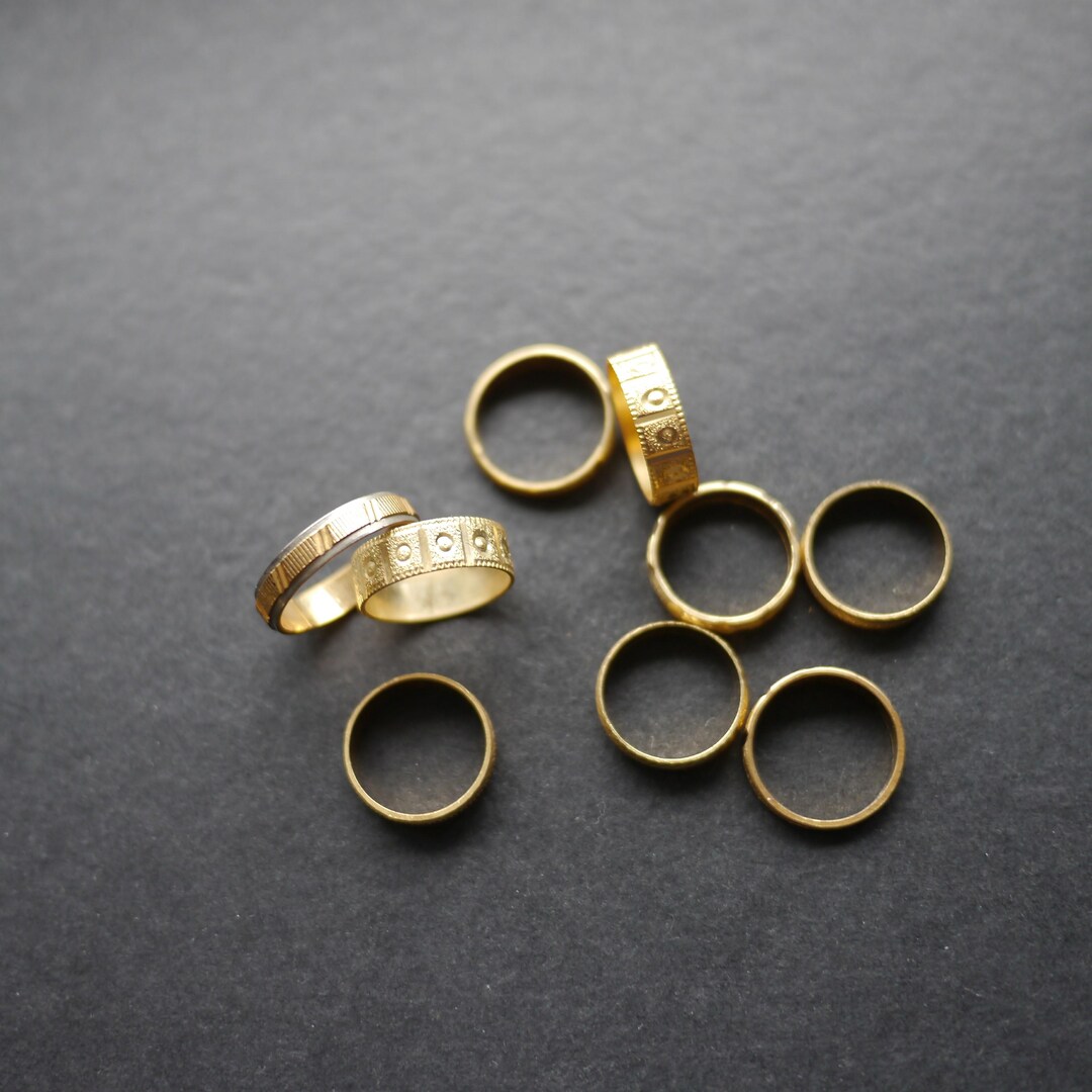 Lot of Nine Vintage Costume Rings, Lightweight Gold Tone Metal Various ...