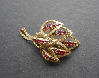 Vintage gold tone and rhinestone leaf brooch - Etsy 日本 Vintage gold tone and rhinestone leaf brooch - Etsy 日本