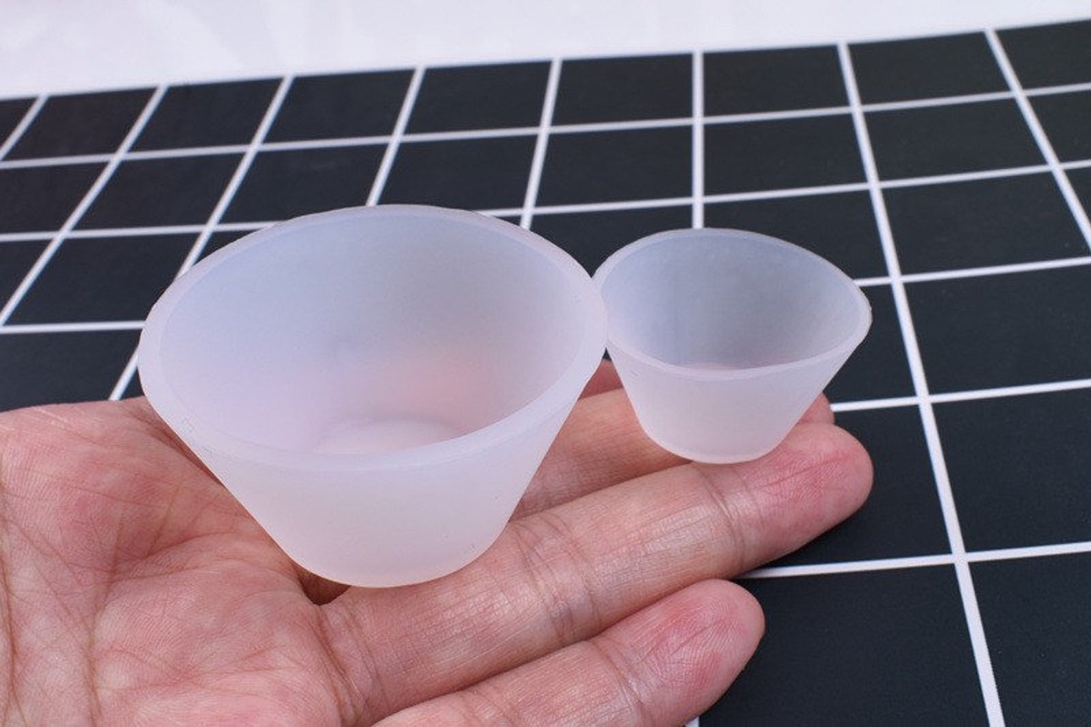 Reusable Color Mixing Silicone Cup (2 Sizes Available) - Resin Mold, UV ...