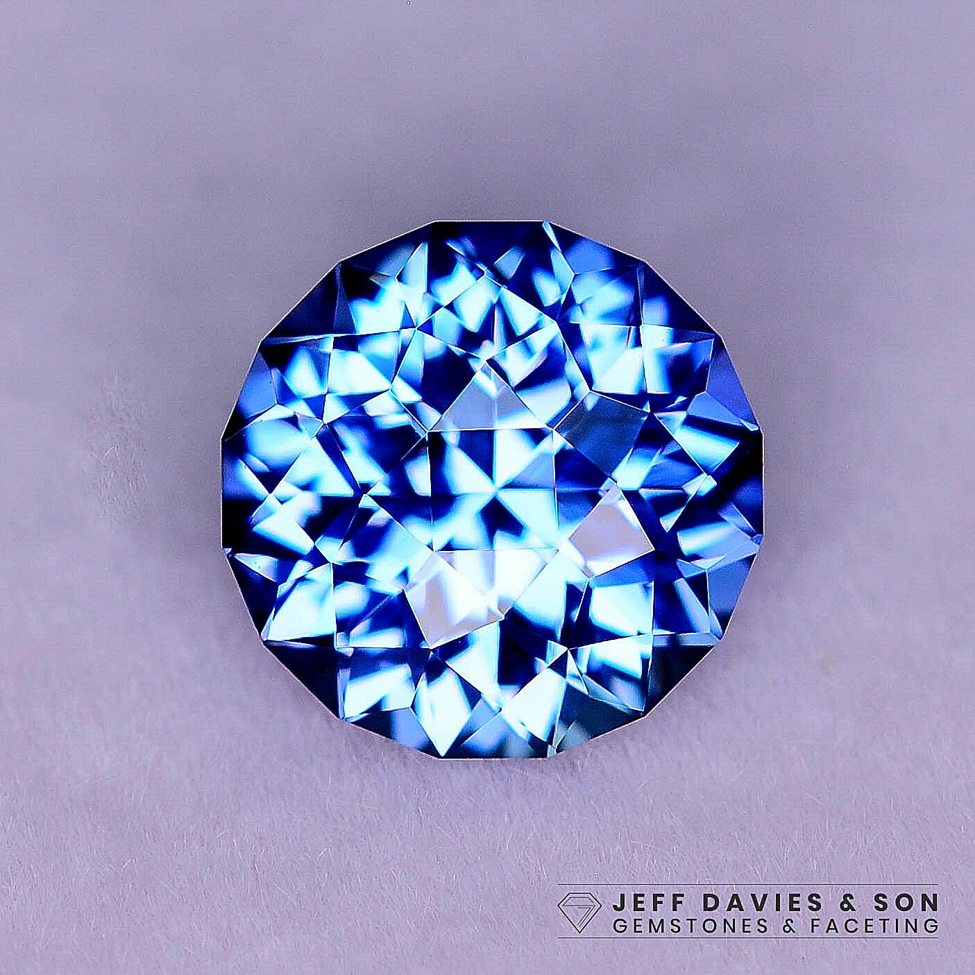 Precision Cut - 2.11ct LAB Cornflower Blue Sapphire - Pulled Czochralski | mgmforex.com