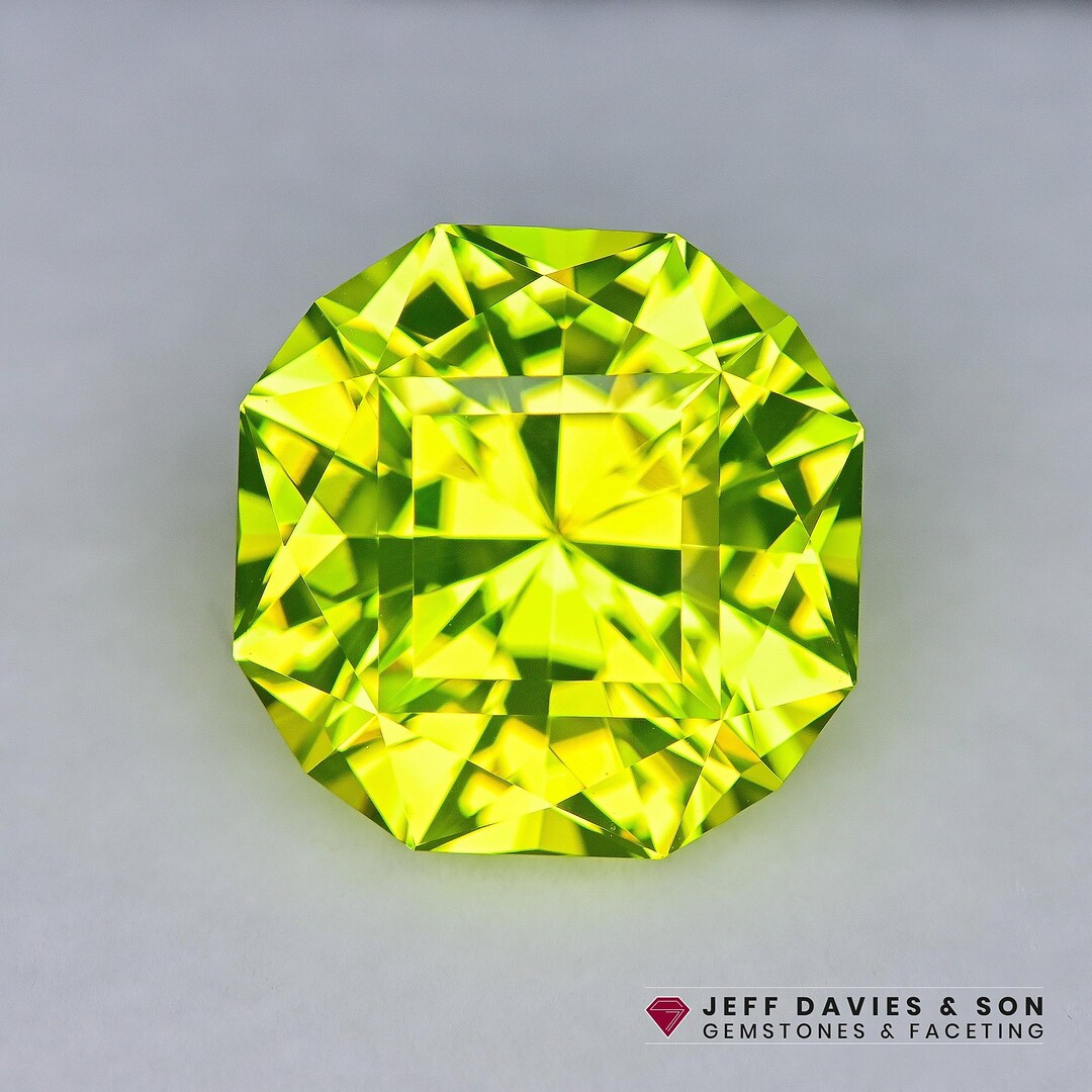 15.57ct LAB Lumo Garnet GAGG - Gadolinium Aluminum Garnet - Pulled ...