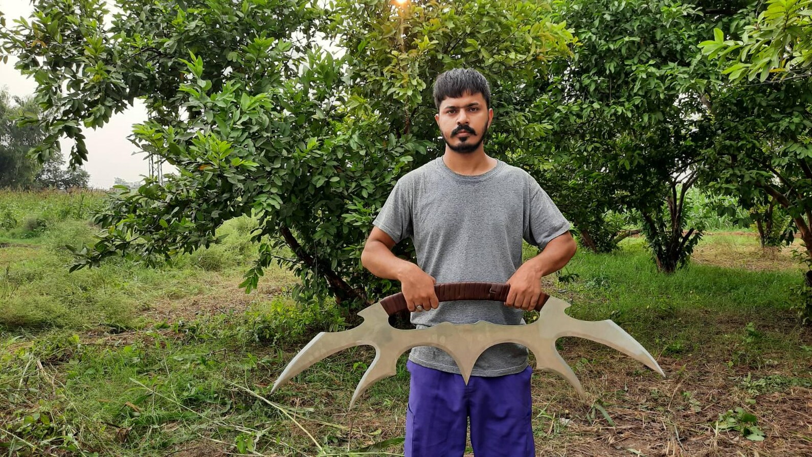 Klingon sword of Kahless Bat'leth. High Quality Hardened Steel Star ...