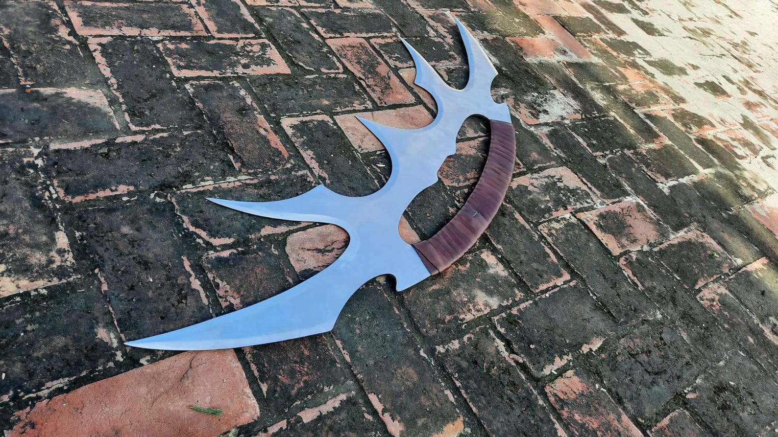 Klingon sword of Kahless Bat'leth. High Quality Hardened Steel Star ...