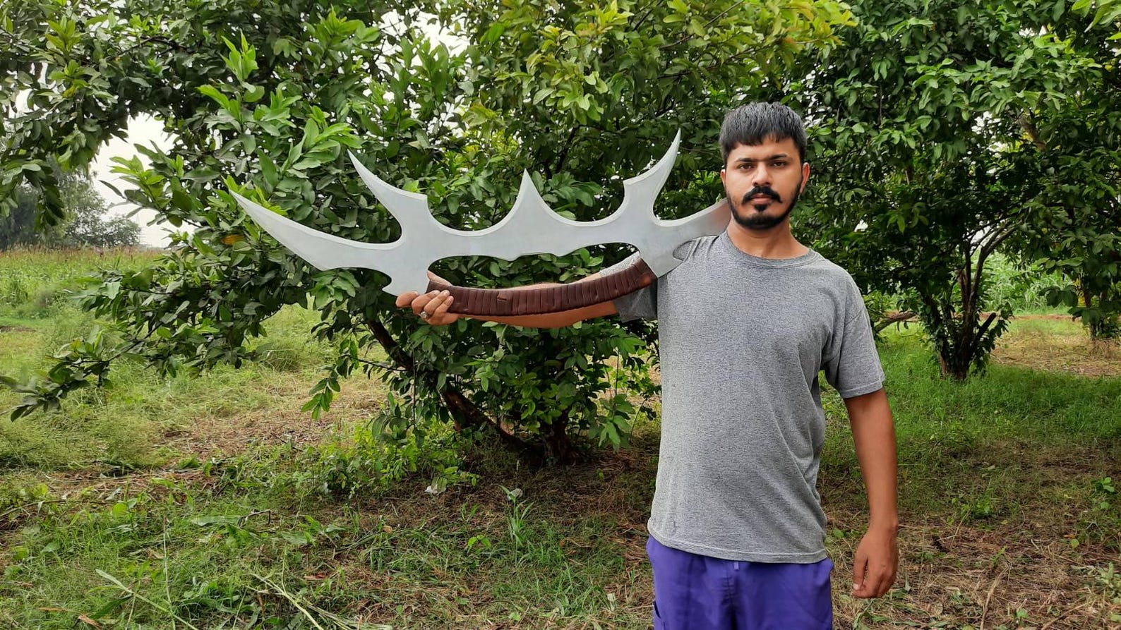 Klingon sword of Kahless Bat'leth. High Quality Hardened Steel Star ...