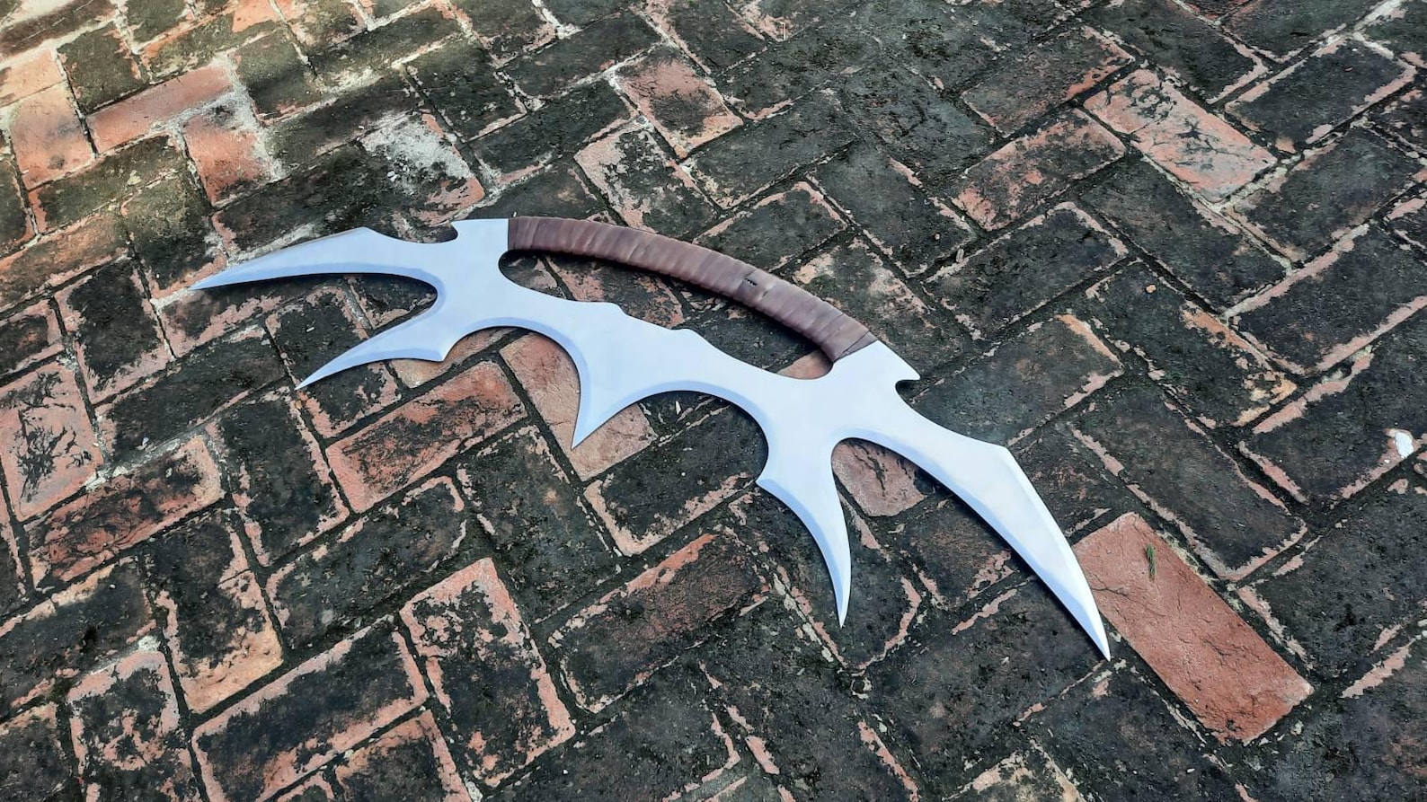 Klingon sword of Kahless Bat'leth. High Quality Hardened Steel Star ...
