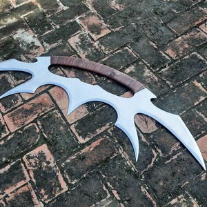 Klingon sword of Kahless Bat'leth. High Quality Hardened Steel Star ...