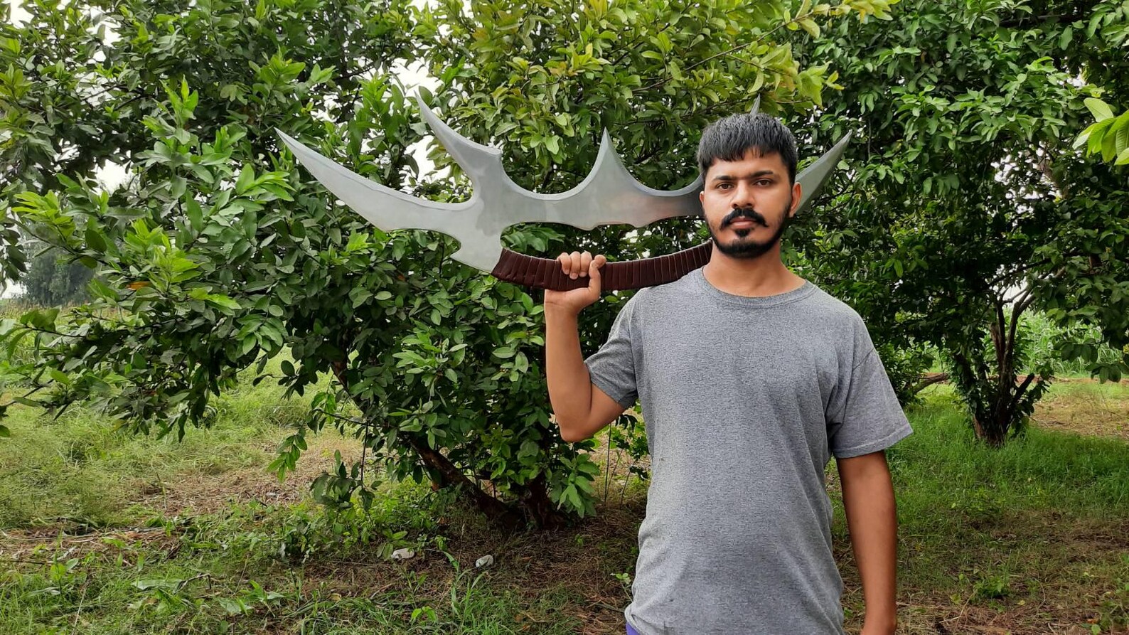 Klingon sword of Kahless Bat'leth. High Quality Hardened Steel Star ...