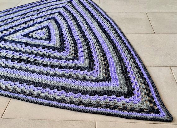 Crochet Granny's Triangle Blanket Pattern triangular | Etsy