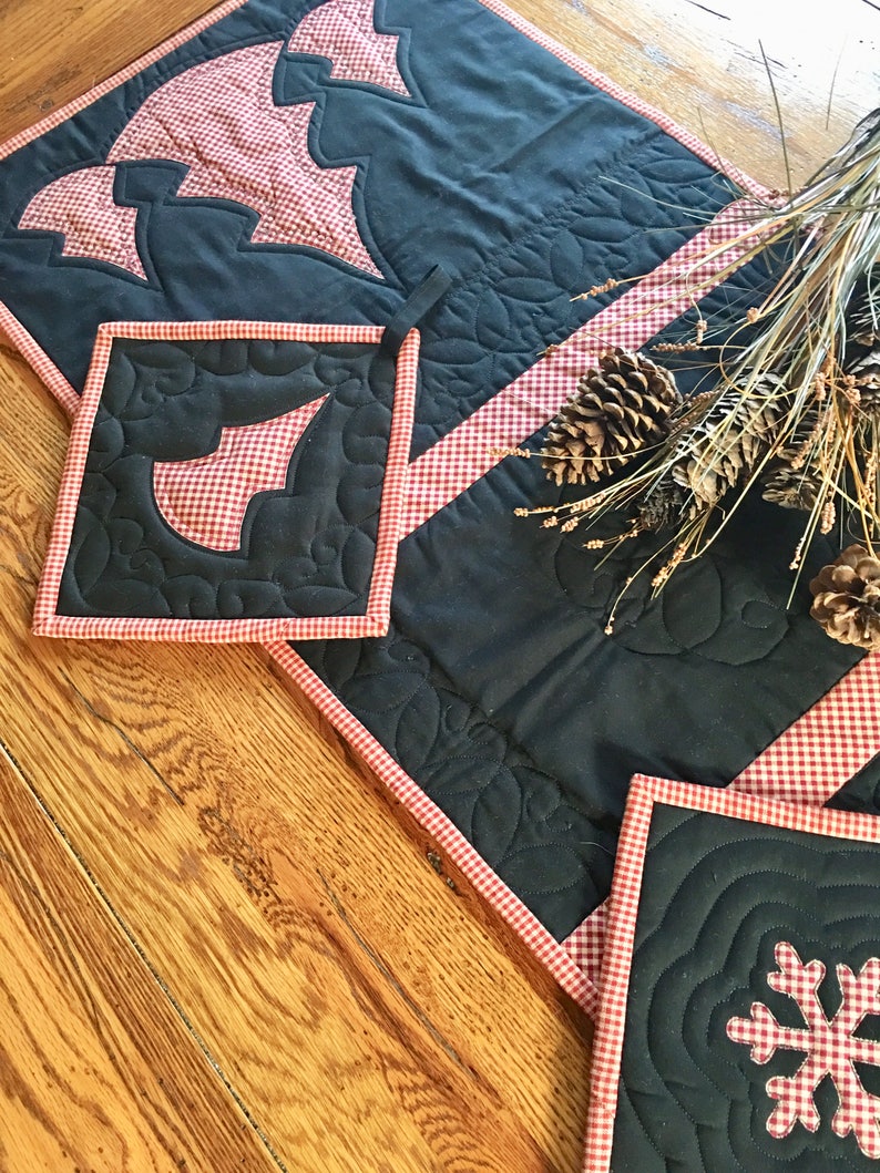 Quilted Christmas Table Runner country Christmas - Etsy