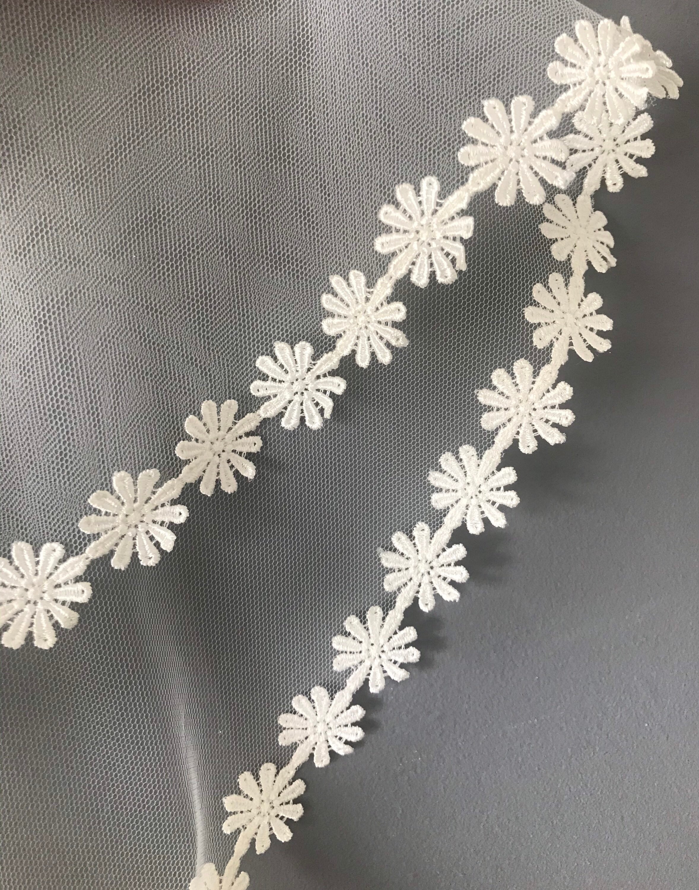 Daisy Lace Edged Flower Wedding Veil | Etsy