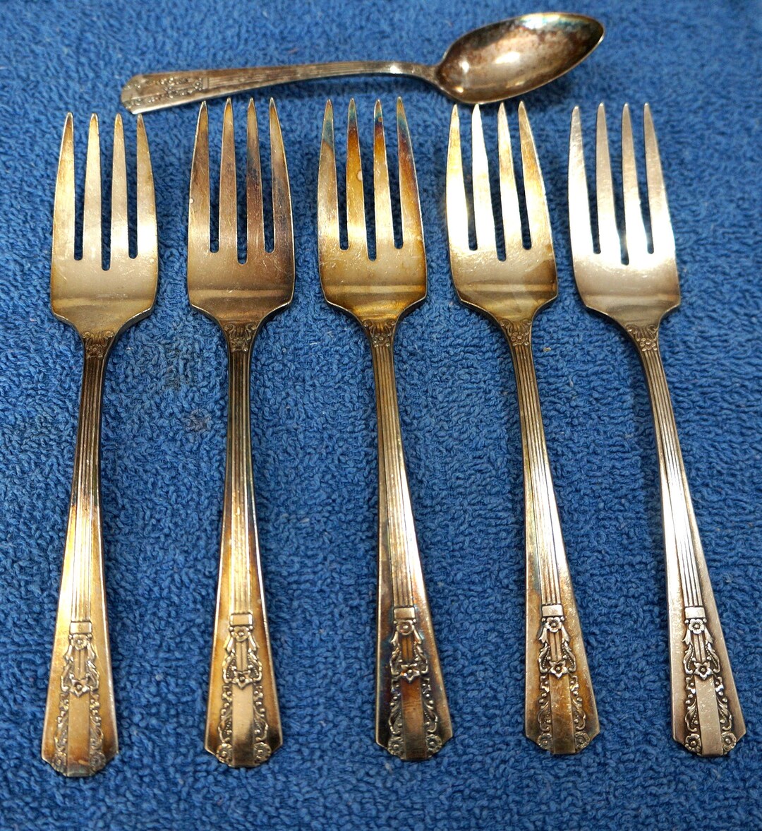 LIDO PATTERN - Oneida - Silver Plate 1938 Flatware - 5 Salad Forks & 1 ...