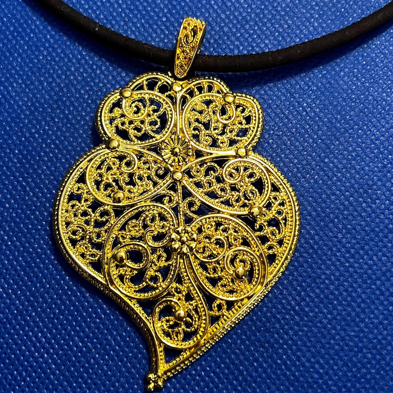 Heart of Viana Gold - Etsy