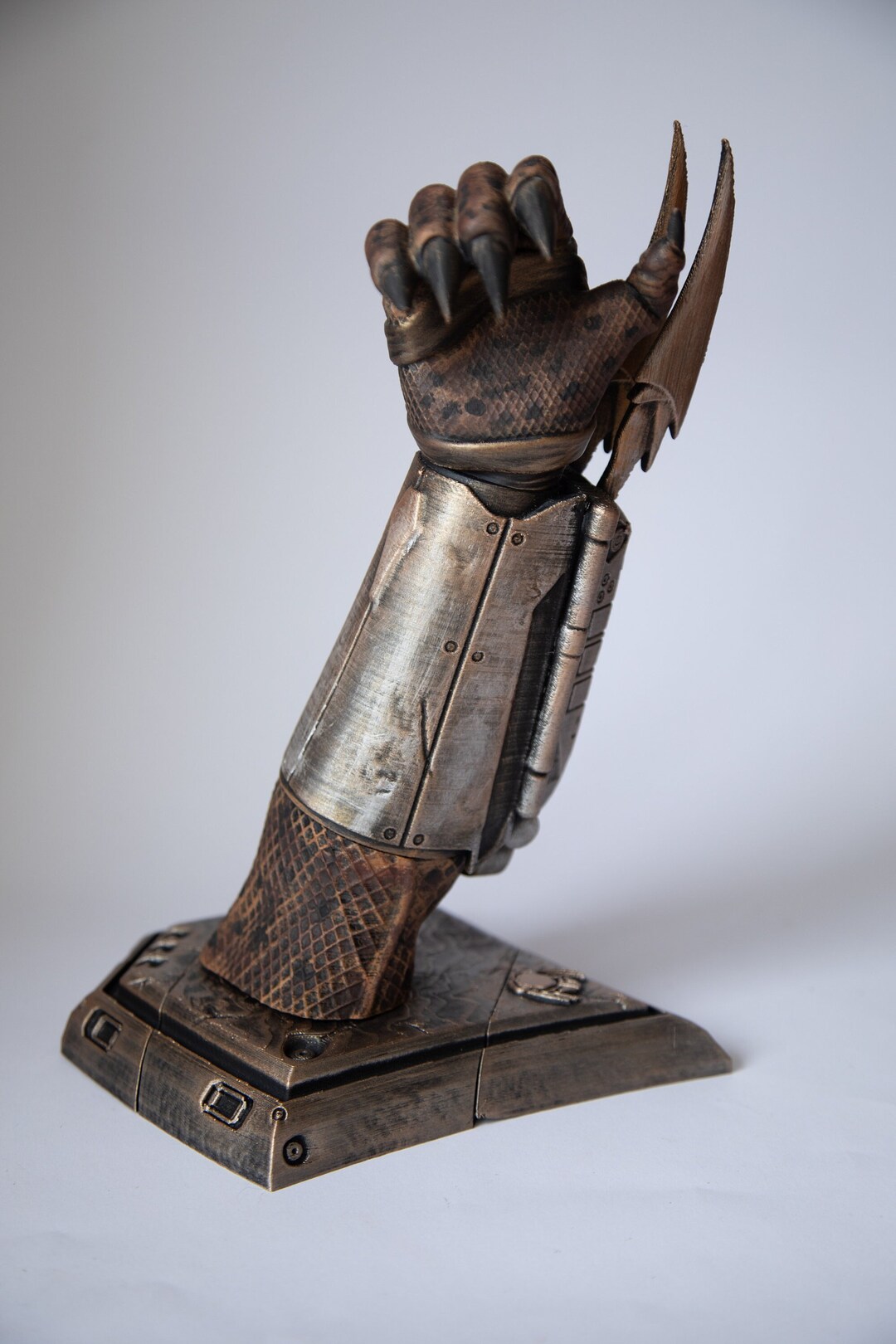 Realistic Predator Skull Trophy Wall Mount- Unique Wall Mount ...