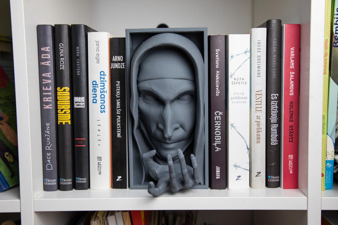 Scary Demon Valak the Nun Horror Movie Bookend, the Conjuring Universe ...