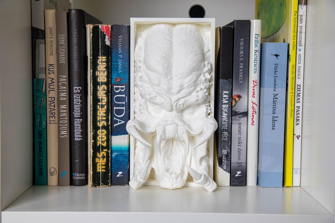 Predator, Jungle Hunter, Yautja Bio-mask Bookend - Book Nook & Wall ...