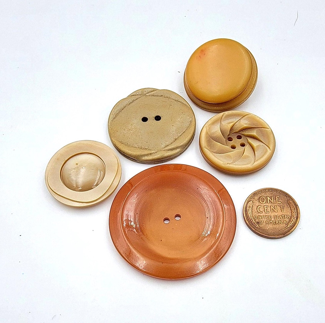 Vintage Plastic Buttons, Shades of Beige Tan and Rust, Large Buttons ...
