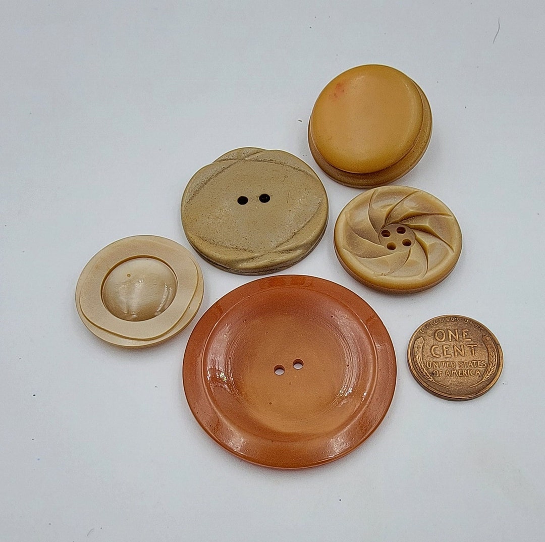 Vintage Plastic Buttons, Shades of Beige Tan and Rust, Large Buttons ...