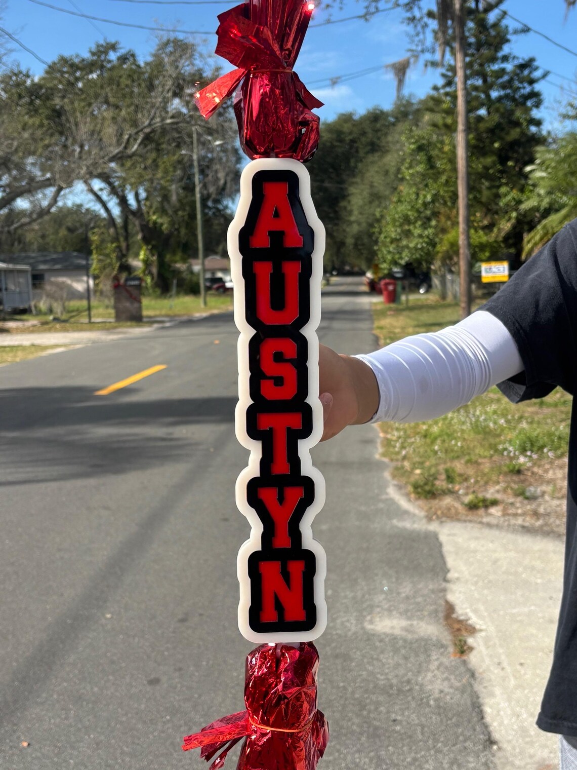 Vertical Cheer Stick With Pom Poms - Fun 3-color Cheerleading Accessory ...