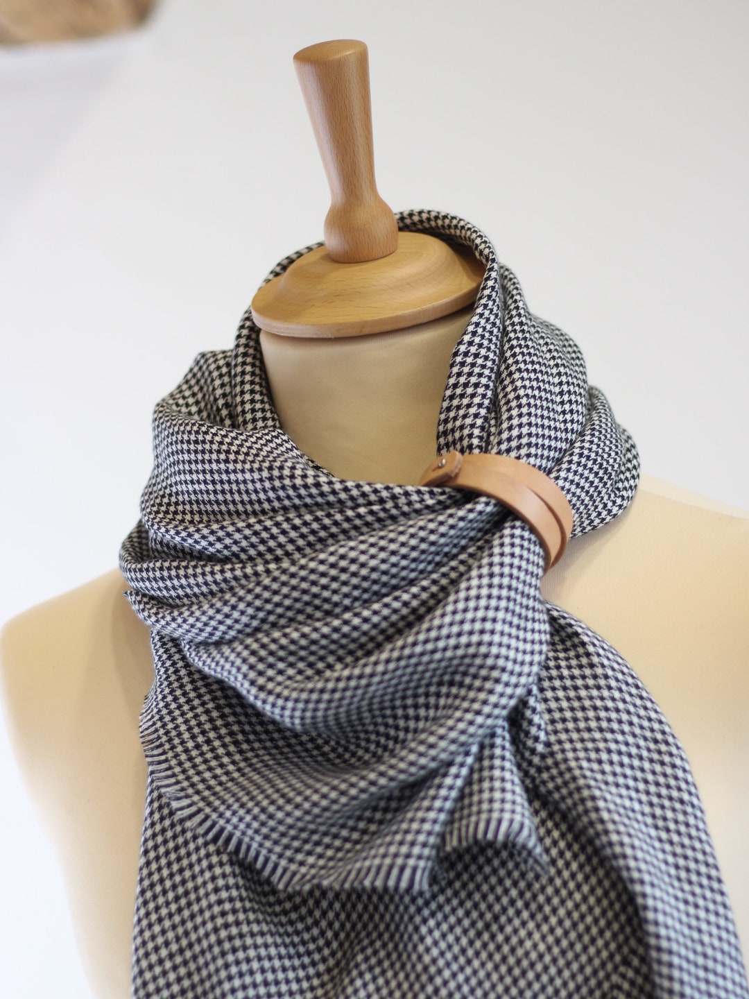Minimalist Pepita Pattern for Women, Lightweight & Versatile Accessory ...