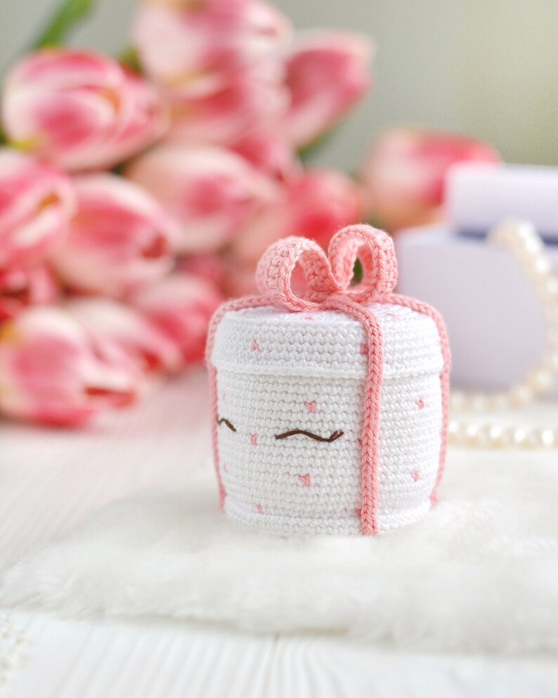 Crochet Gift Box Pattern Amigurumi Valentine Gift Box - Etsy