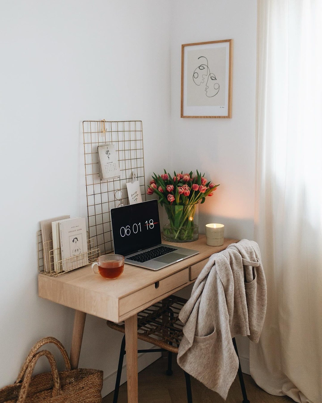 Minimalist Gold Wire Desk Organizer for Home Office - Wire Wall Grid ...