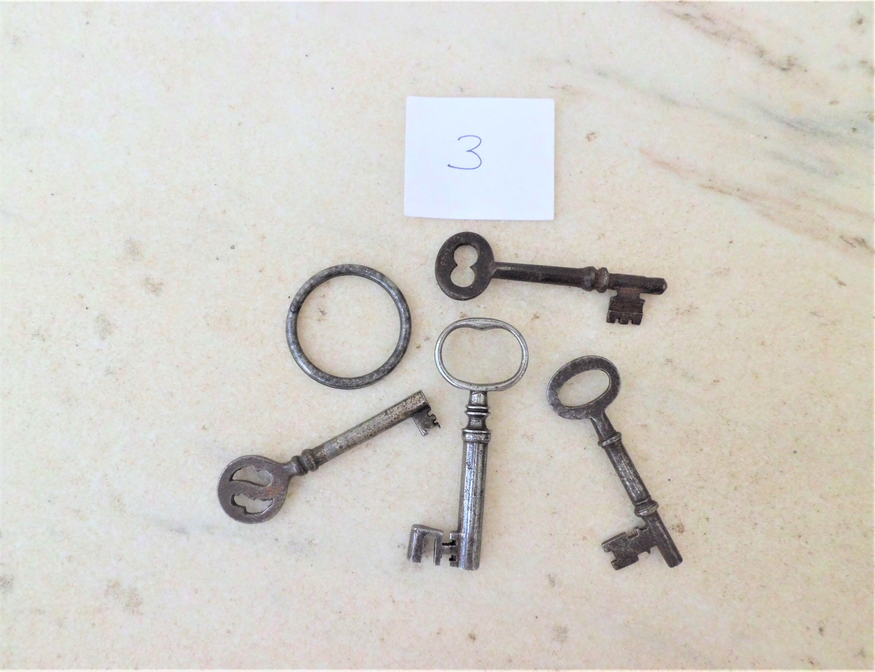 4 Small Keys Vintage and Antique and 1 Small Vintage Key Ring - Ref TK ...