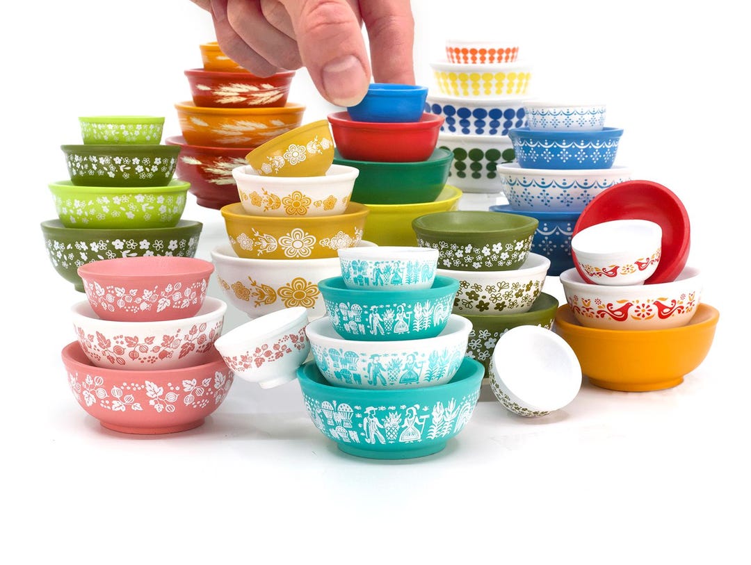 Miniature Pyrex-inspired Mixing Bowls – Stackable Retro Kitchen Display ...