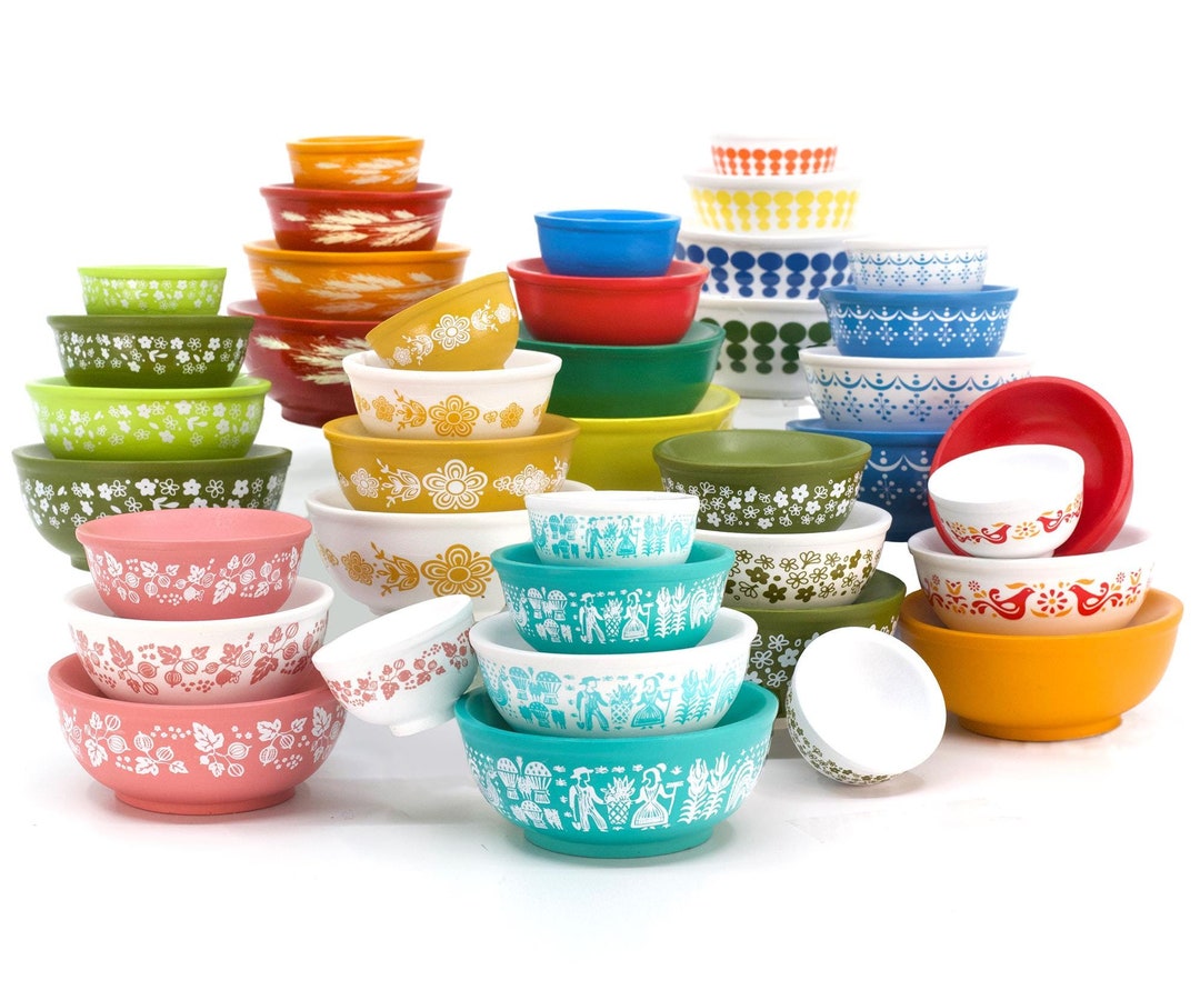 Miniature Pyrex-inspired Mixing Bowls – Stackable Retro Kitchen Display ...