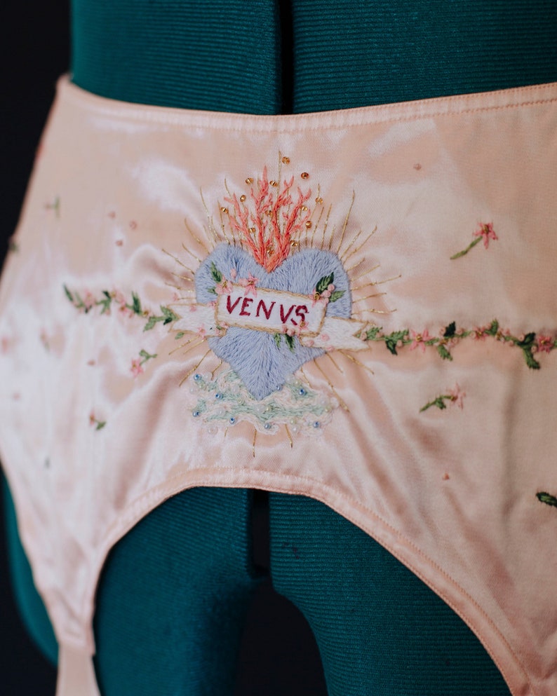 Sacred Heart of Venus Garter Belt M/L - Etsy