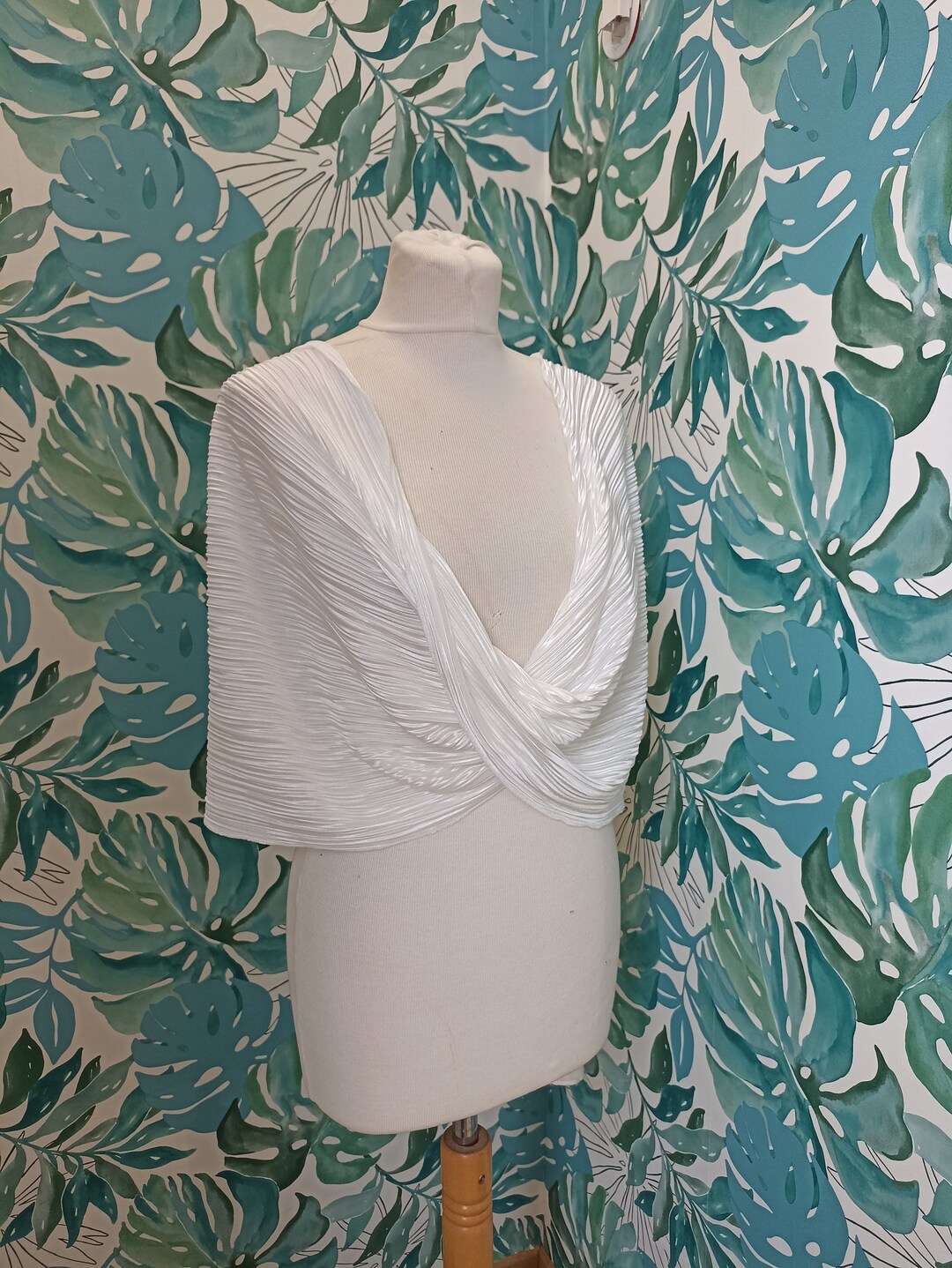 Crossover Shawl in Ivory Pleated Fabrics UP - Etsy