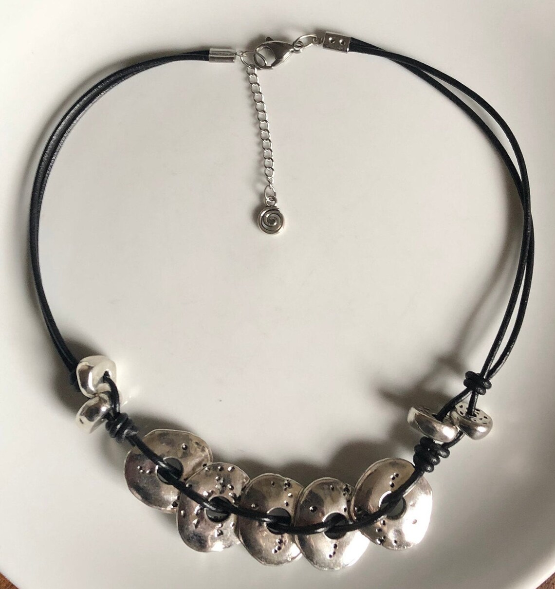 Collier choker court en cuir noir choker cercles dargent | Etsy