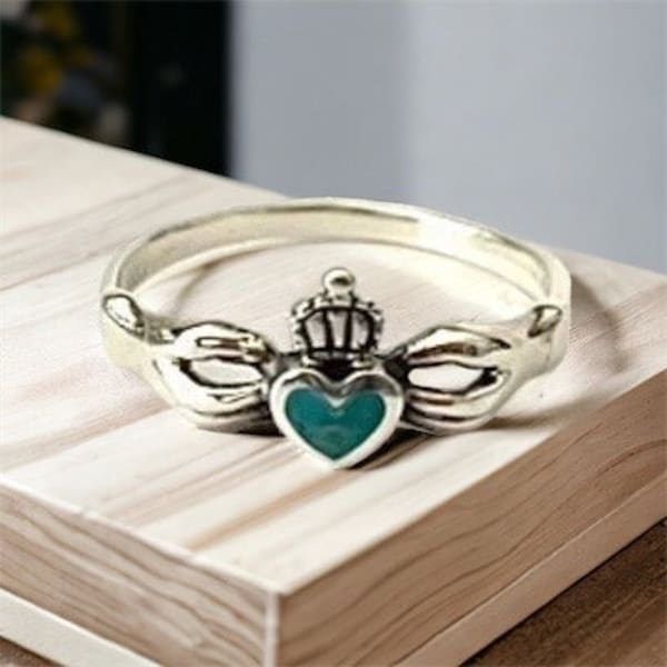 Celtic Claddagh Ring - Etsy