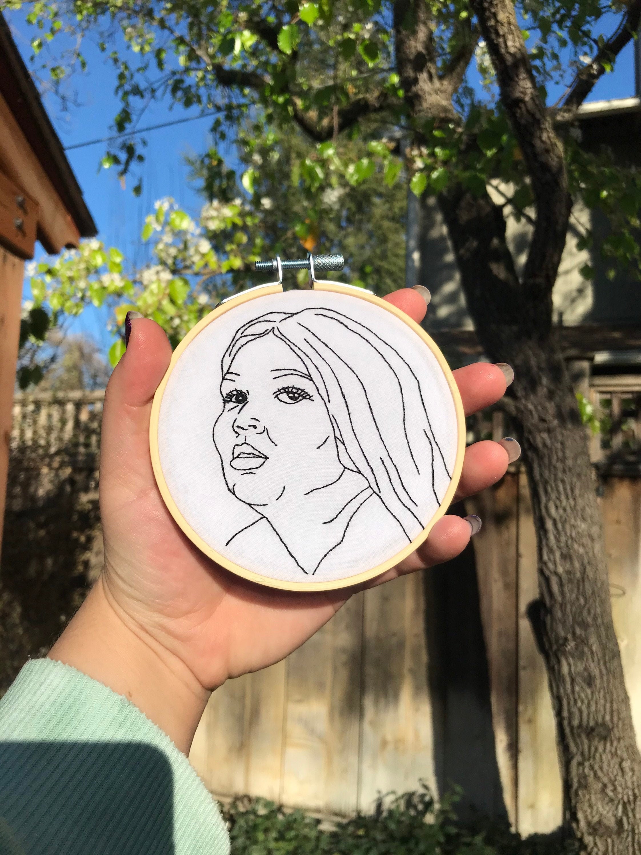 Lizzo | Little Line Art Portrait | 4" Embroidery Hoop - Etsy
