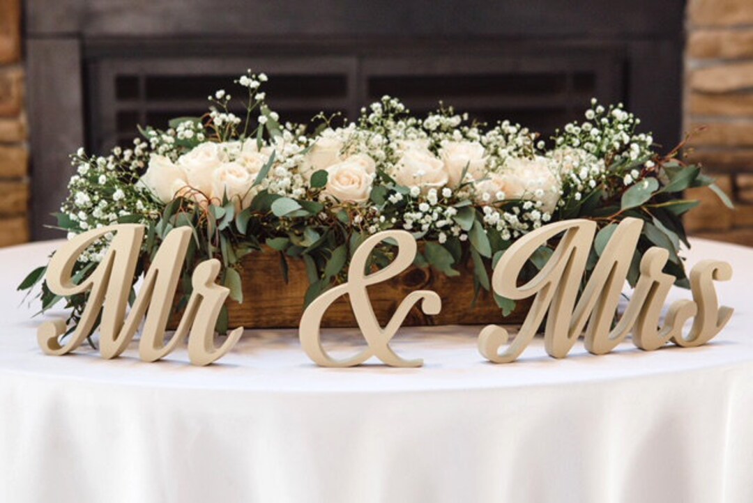 Sweetheart Table Decor Mr and Mrs Sign Wooden Wedding - Etsy Canada