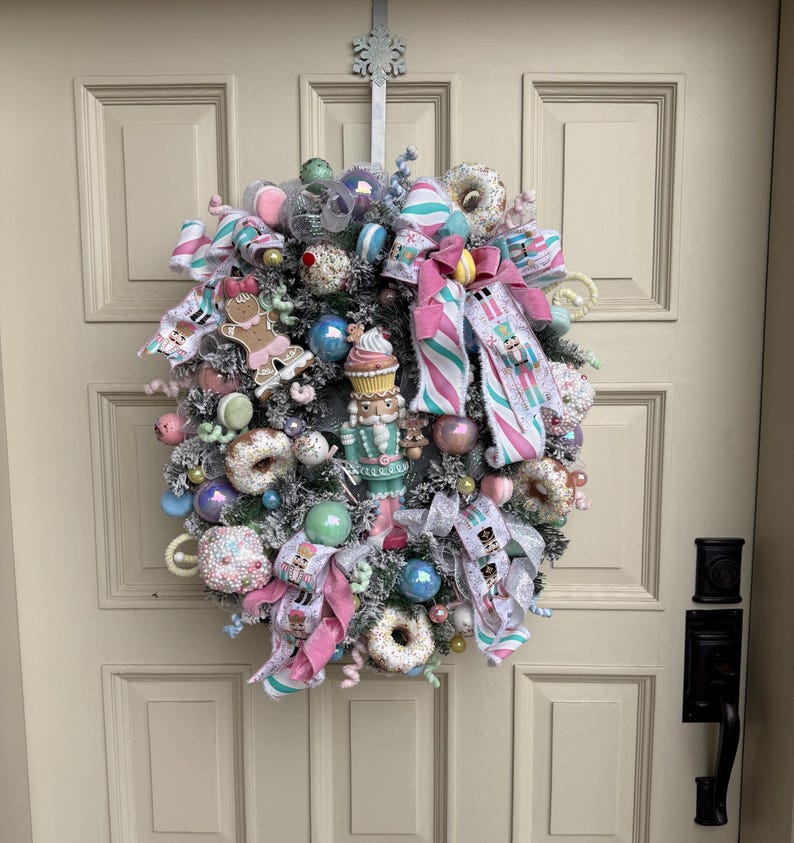 Nutcracker Candy Christmas Wreath, Pastel Holiday Door Decor - Etsy