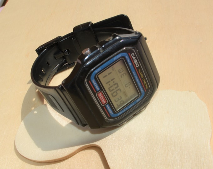 Vintage Casio W-71 Wrist Digital Watch Very Rare Quartz Water Resistant ...