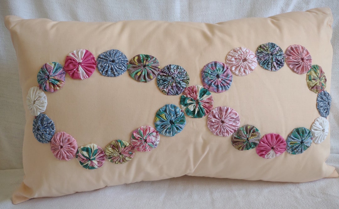 Yoyo Figure Eight Pillow - Etsy
