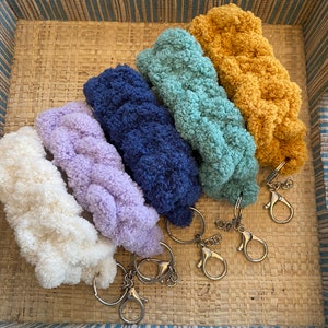 Chunky Yarn Knit Wristlet Keychain | Loop Key Chain With Lobster Clasp ...