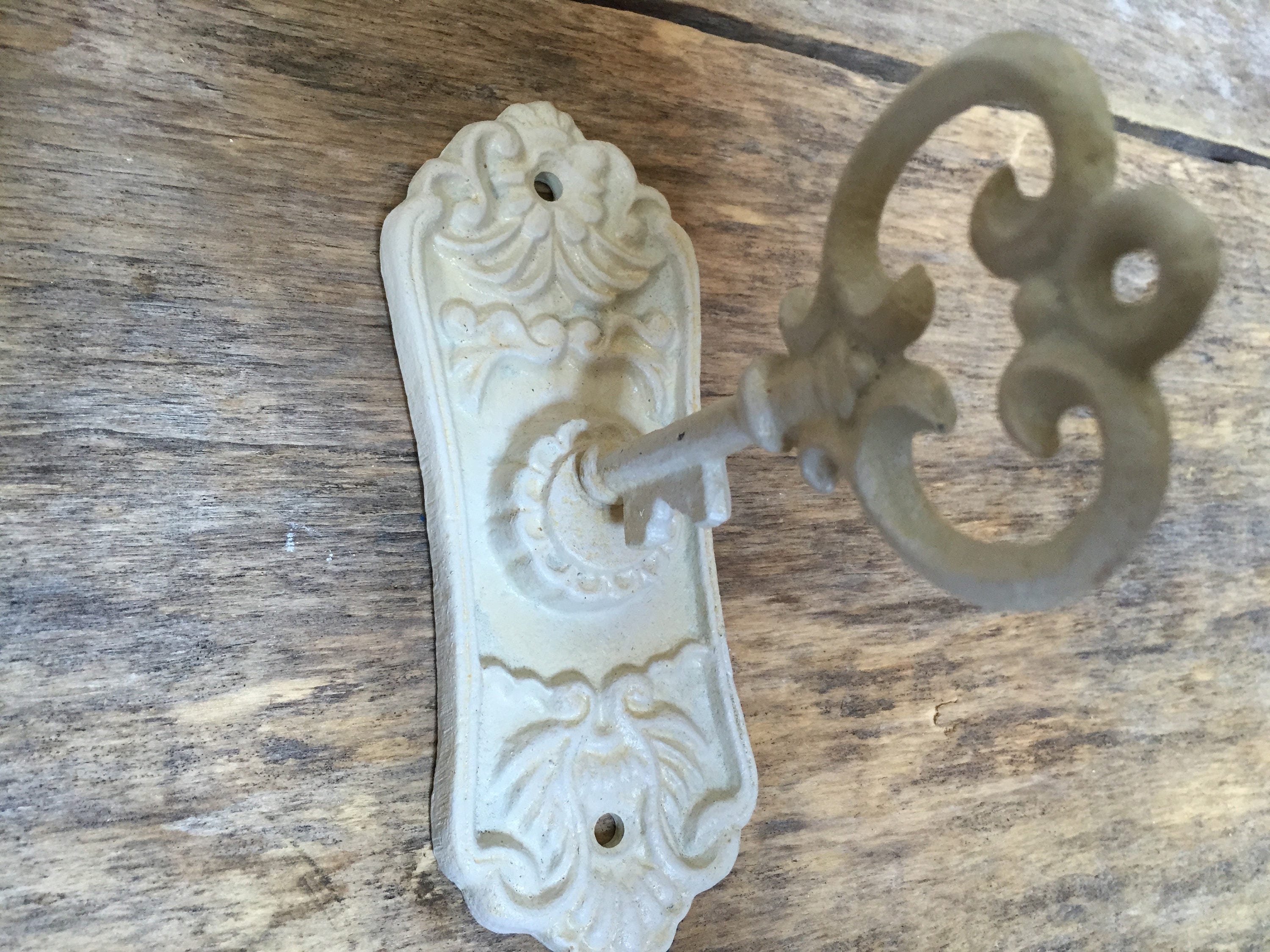 Antique-Style Key and Plate Wall Hook