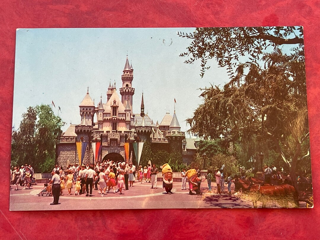 Postal vintage de Disneyland Fantasyland Castillo de la Bella Durmiente ...