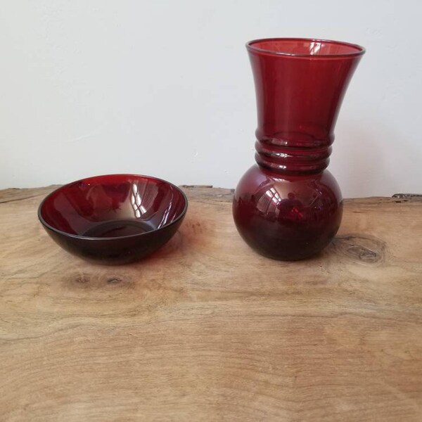 Ruby Red Vase - Etsy